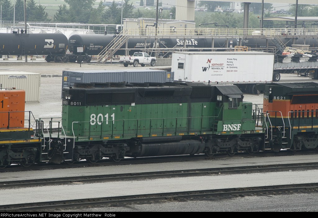 BNSF 8011